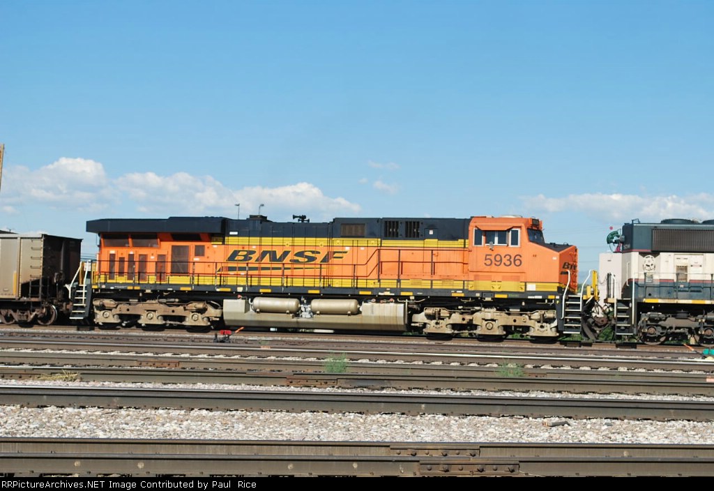 BNSF 5936